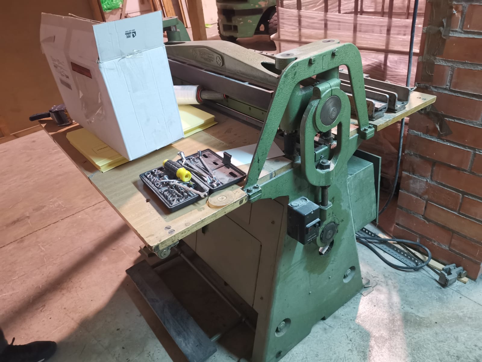 Kroll Creasing and Perforation Machine | AGM Anwar Graphische Maschinen ...