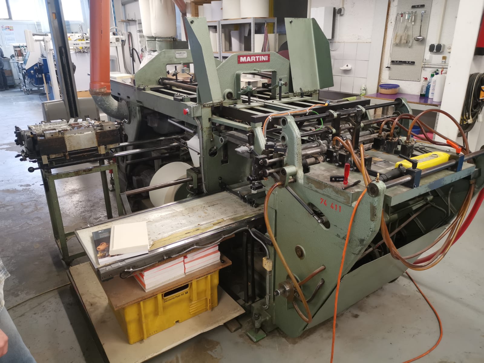 Category: Perfect Binders | AGM Anwar Graphische Maschinen