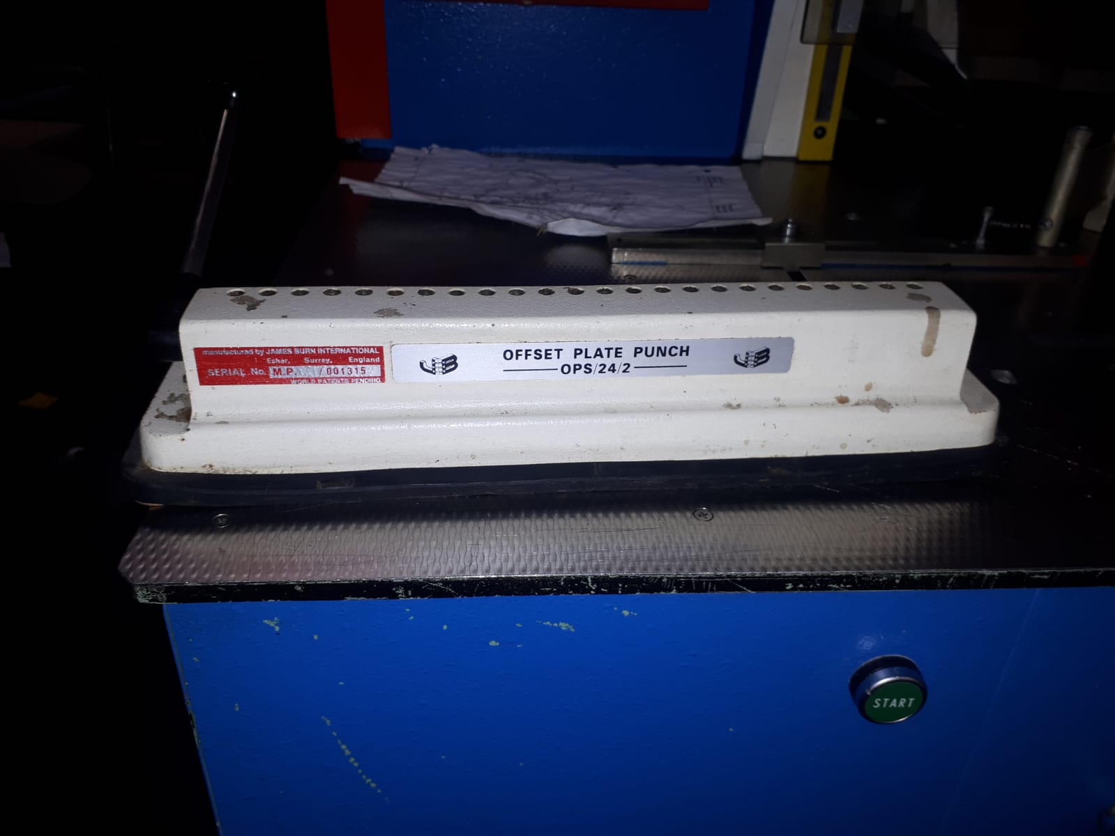 Offset Plate Punch OPS-24-2 | AGM Anwar Graphische Maschinen GmbH