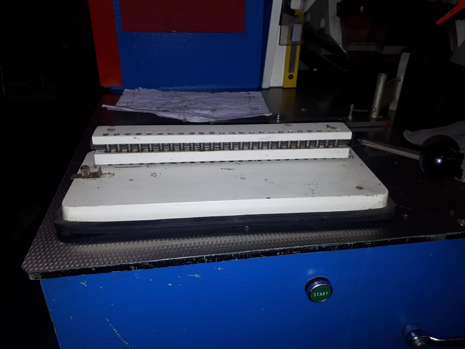 Offset Plate Punch OPS-24-2 | AGM Anwar Graphische Maschinen GmbH