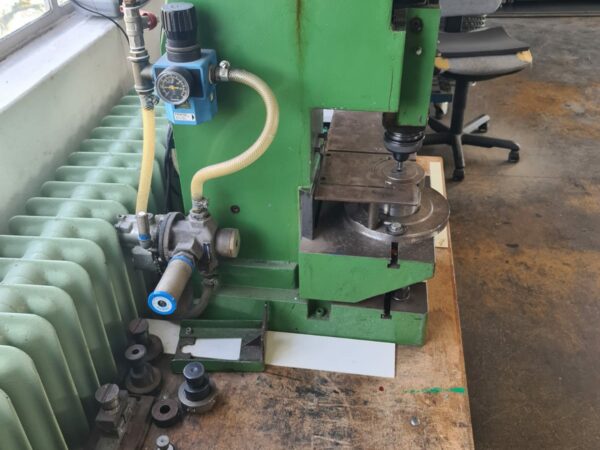 Small compressed air punch with punches and dies | AGM Anwar Graphische ...