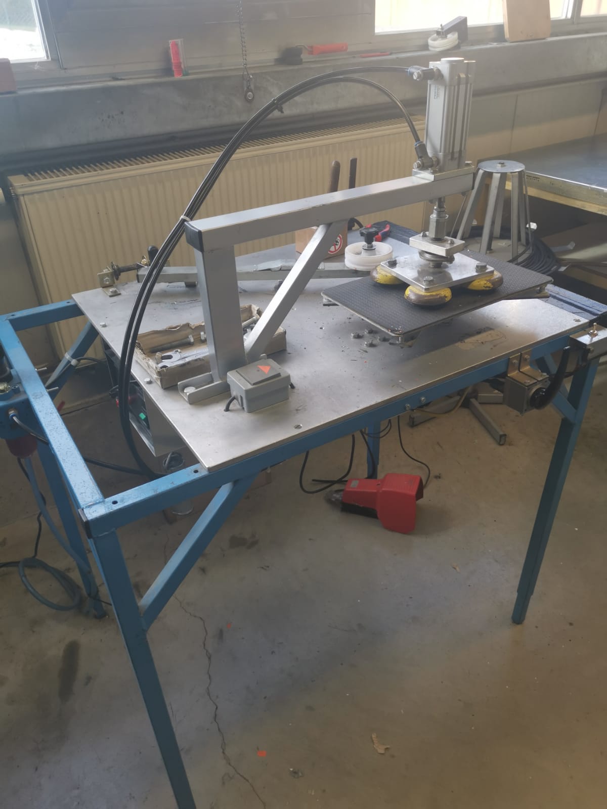 Edge Protection machine | AGM Anwar Graphische Maschinen GmbH
