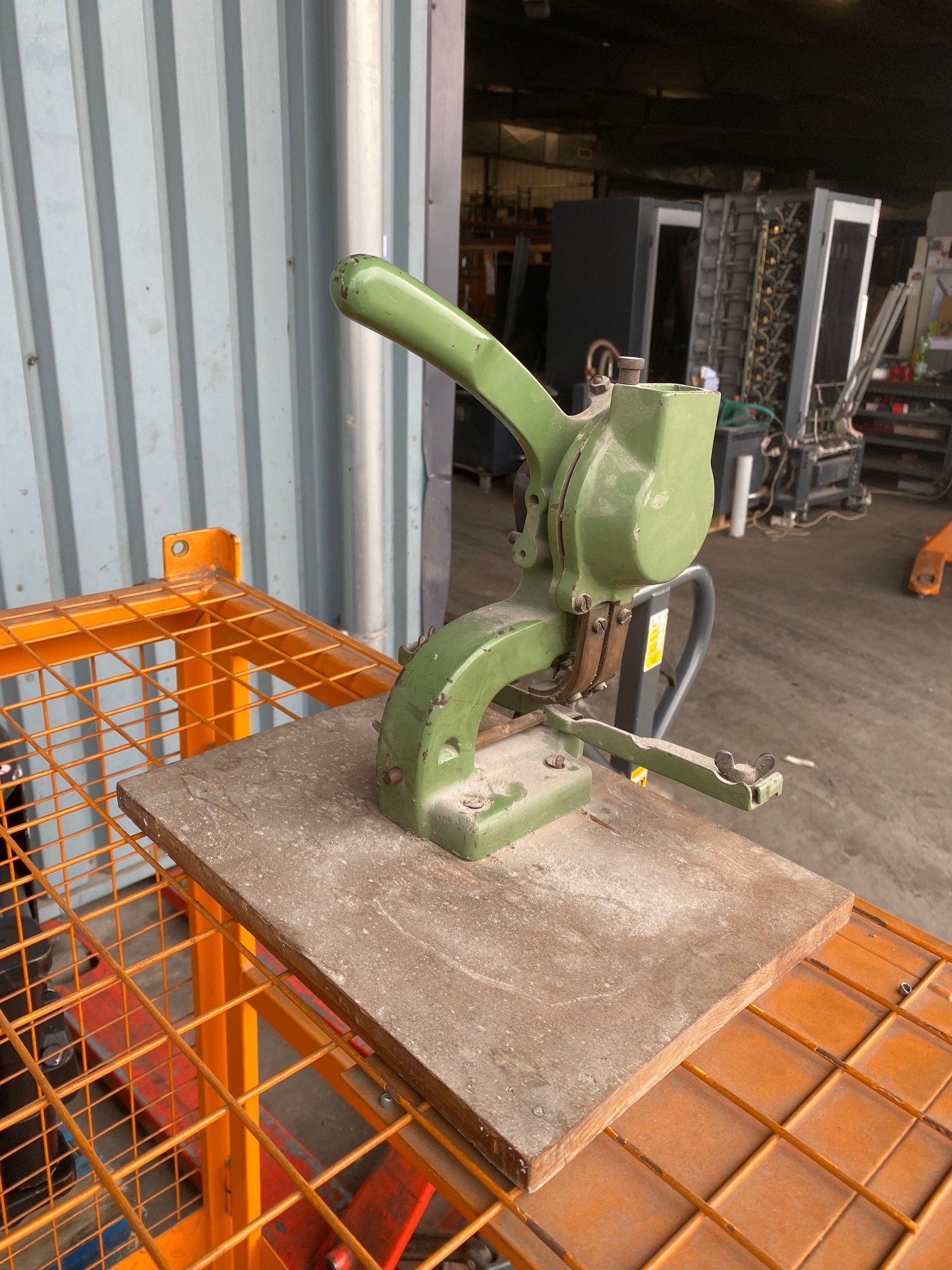 Constantin Hang | AGM Anwar Graphische Maschinen GmbH