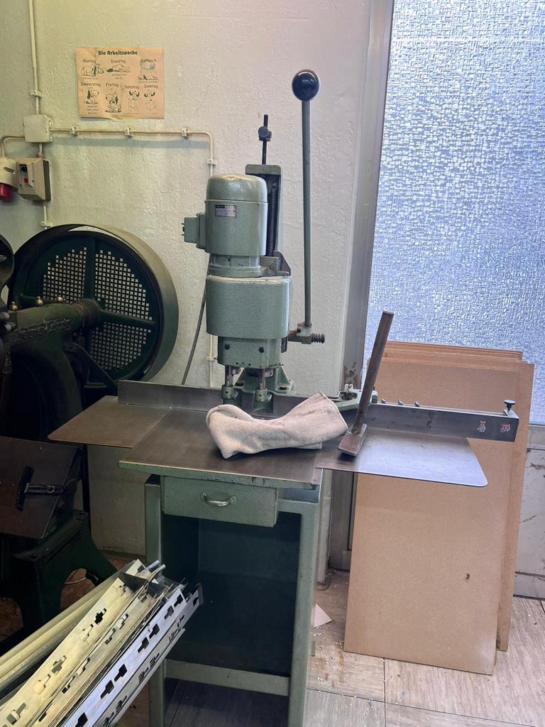 Hang 136D | AGM Anwar Graphische Maschinen GmbH