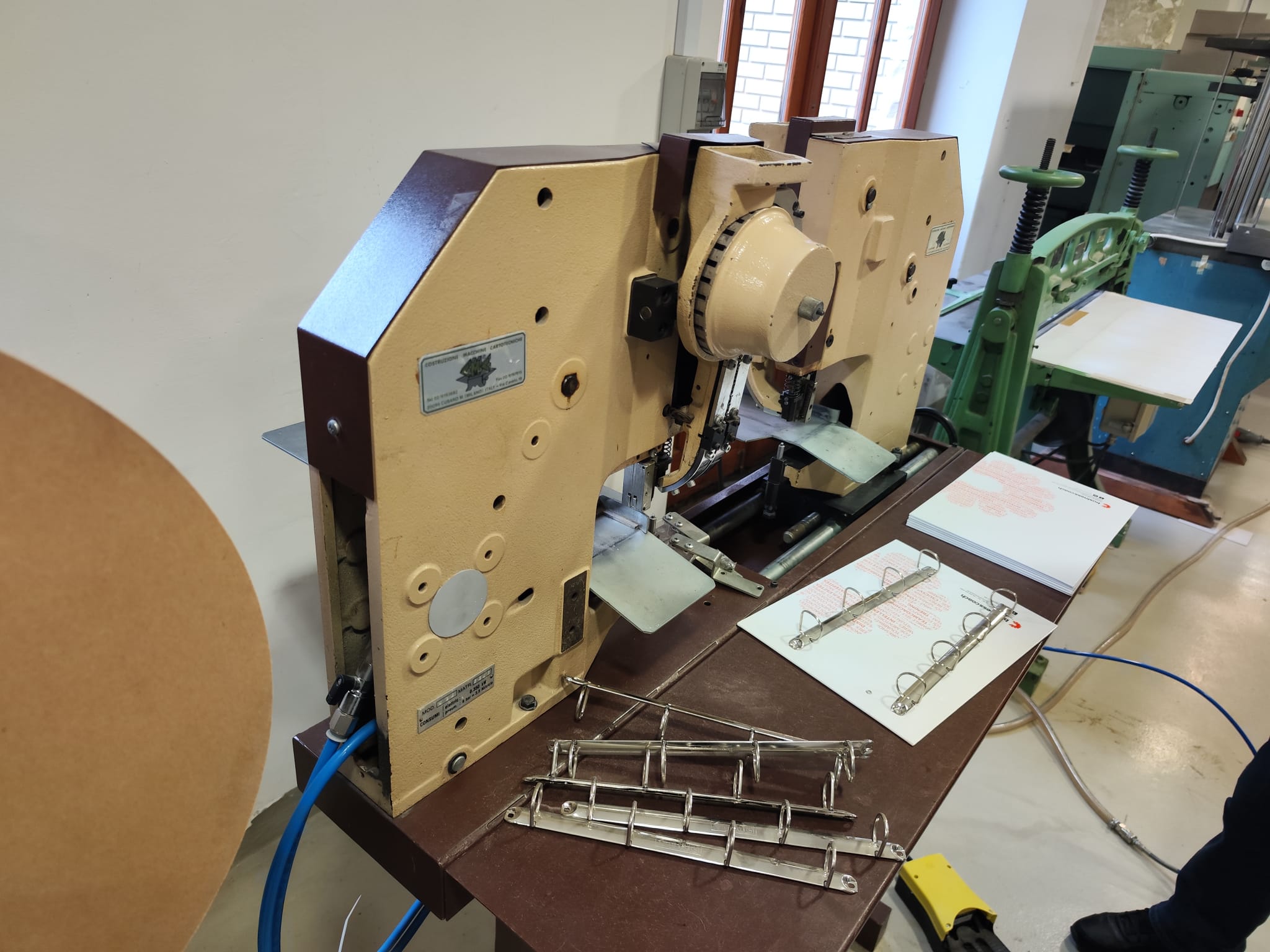 Eyeletting Machine | AGM Anwar Graphische Maschinen GmbH