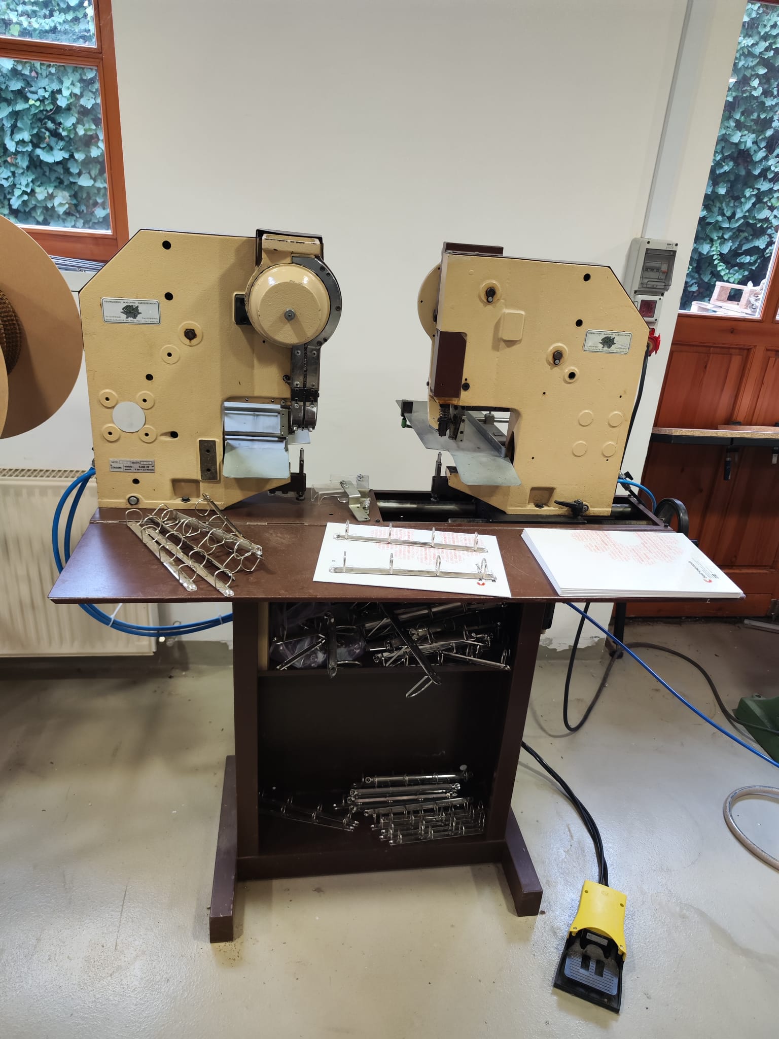 Eyeletting Machine | AGM Anwar Graphische Maschinen GmbH