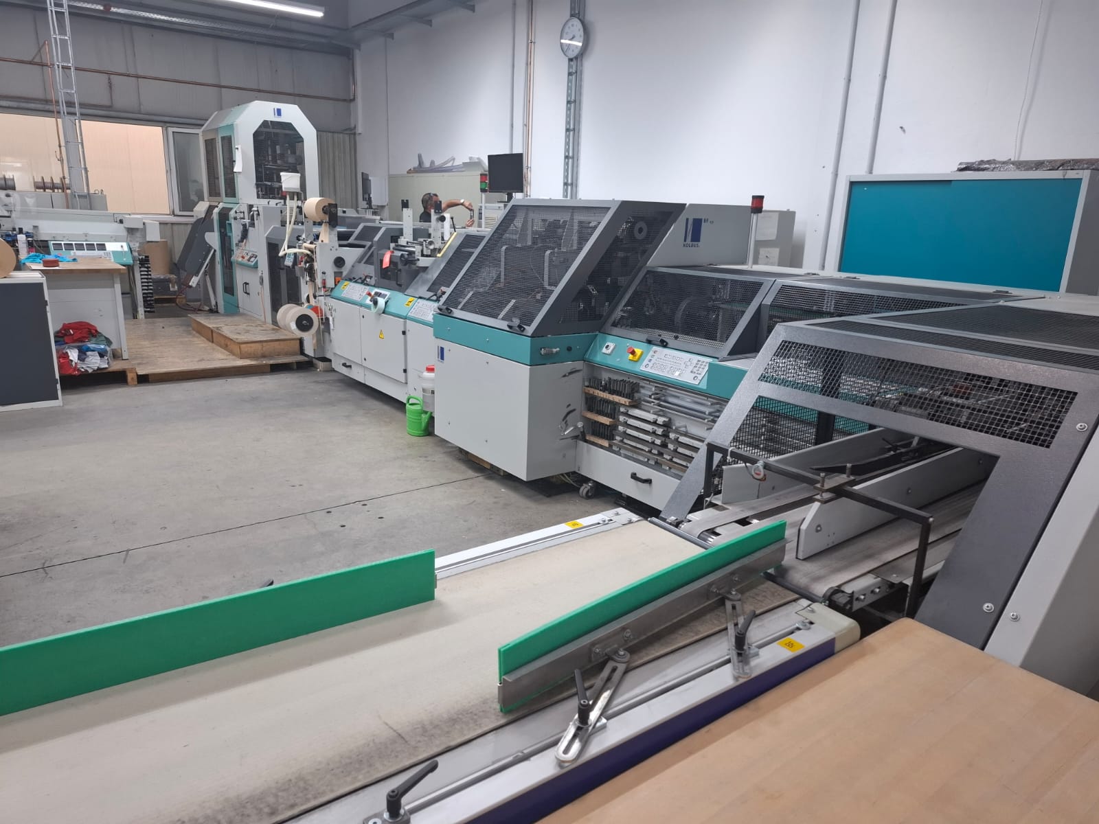 Kolbus BF 526 with Kolbus FE 603 | AGM Anwar Graphische Maschinen GmbH